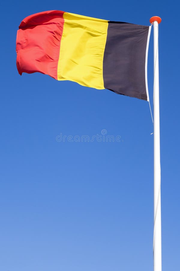 Belgische vlag stock foto. Image of belgië, vlag, hemel - 155592230