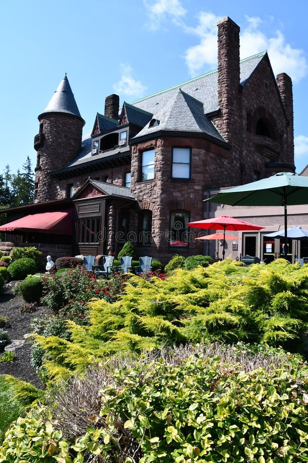 Belhurst Castle in Geneva, New York Stock Photo - Image of garden ...