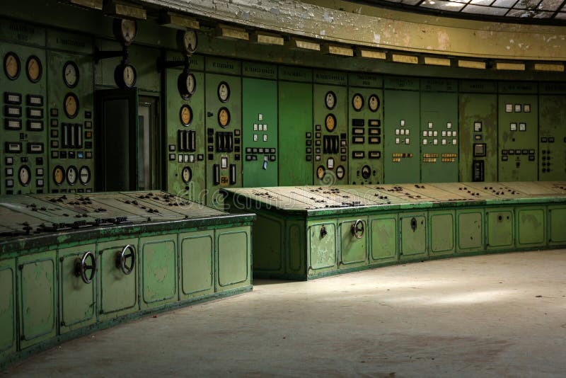 Belichtete Leitstelle Eines Kraftwerks Stockbild - Bild von überwachung ...