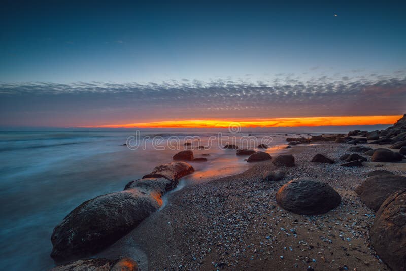 Bella alba sopra il mare immagine stock. Immagine di condiglio - 83771845