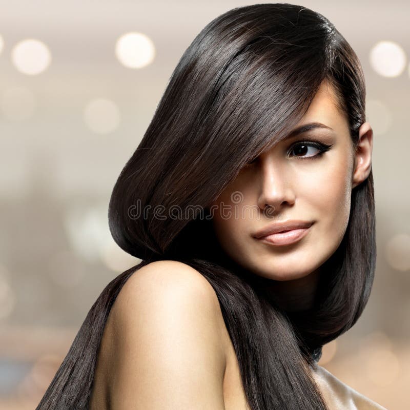 Bella Donna Con Capelli Diritti Lunghi Fotografia Stock - Immagine di ...