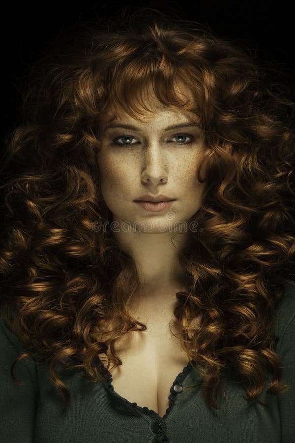 Bella Donna Con Capelli Ed I Freckles Rossi Fotografia Stock - Immagine ...