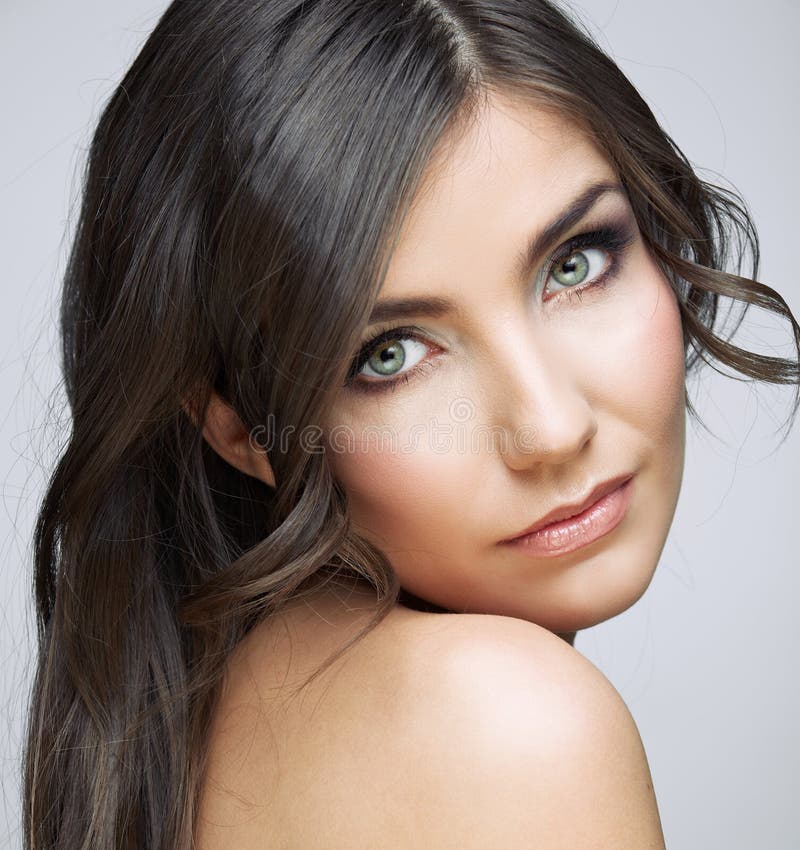 Bella Donna Con Capelli Marroni Lunghi. Fotografia Stock - Immagine di ...