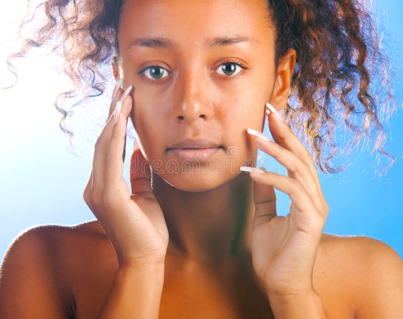 Bella donna del mulatto fotografia stock. Immagine di americano - 20640388