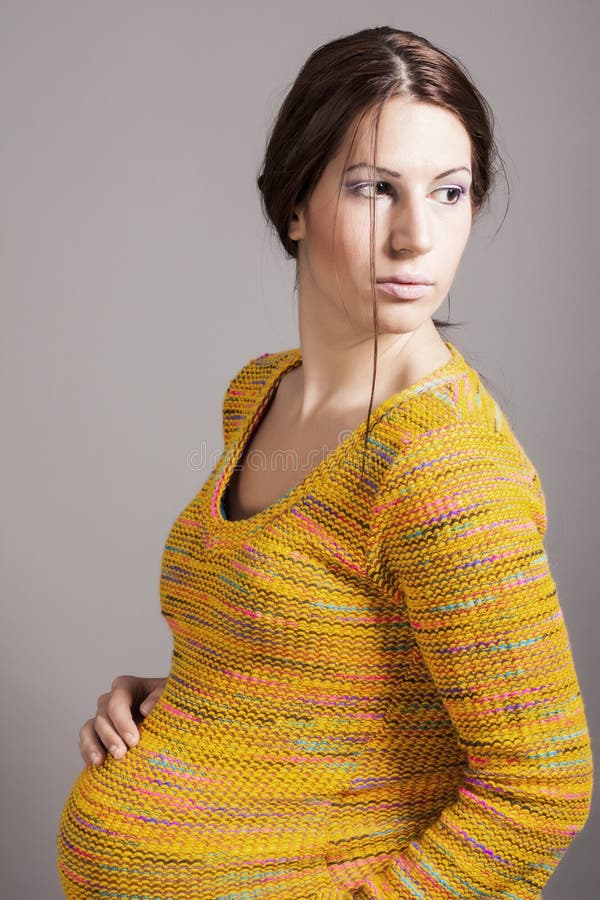 Bella donna incinta fotografia stock. Immagine di felicità - 27158896