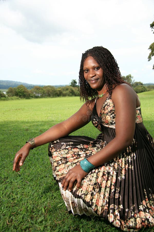 Bella Giovane Donna Africana Fotografia Stock - Immagine di casuale ...