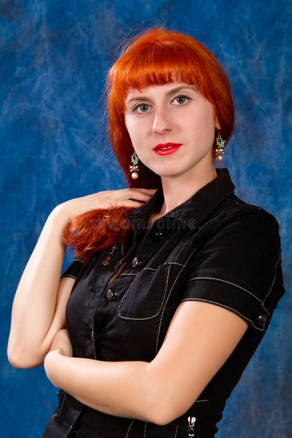 Bella Giovane Ragazza Dai Capelli Rossi Immagine Stock - Immagine di ...