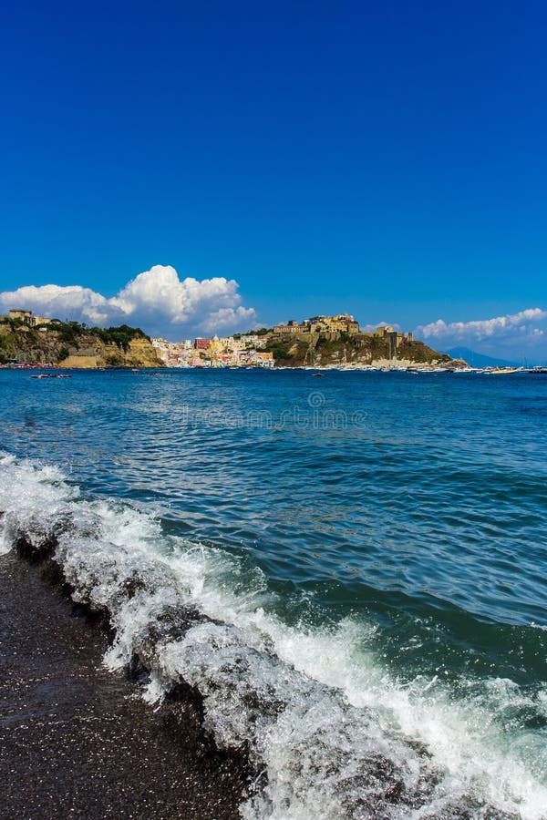 Bella isola di Procida fotografia stock. Immagine di paesaggio - 43867908