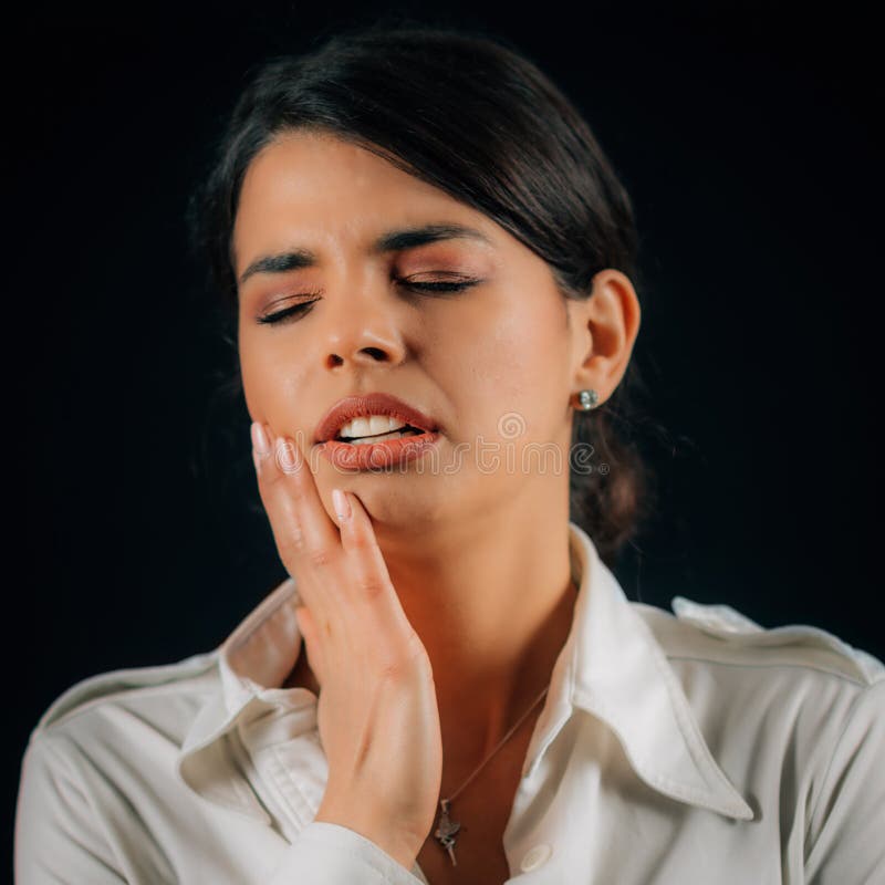 Bella Joven Mujer Sentir Dolor Expresando Emociones Negativas Imagen de ... Bella Joven Mujer Sentir Dolor Expresando Emociones Negativas Imagen de ...
