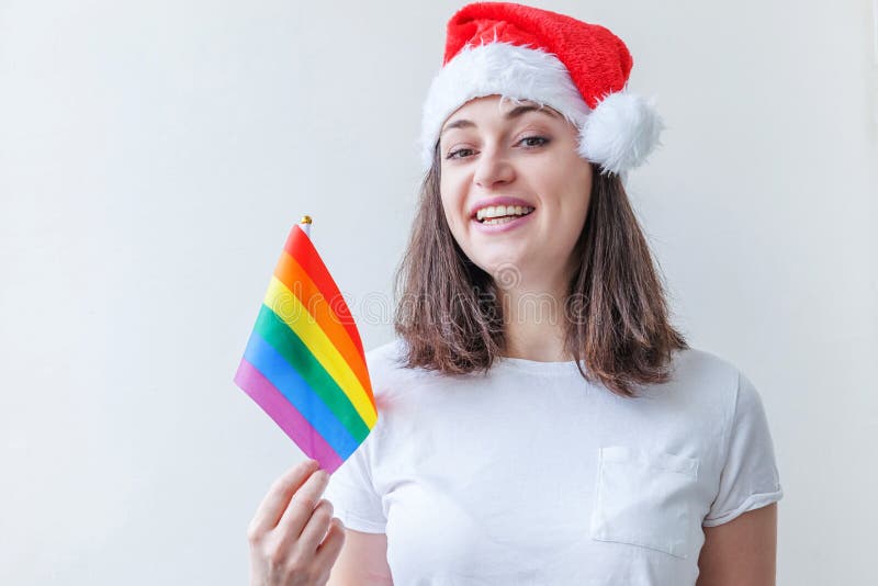 Hermosa Chica Lesbiana Con Sombrero Rojo De Santa Claus Con Bandera
