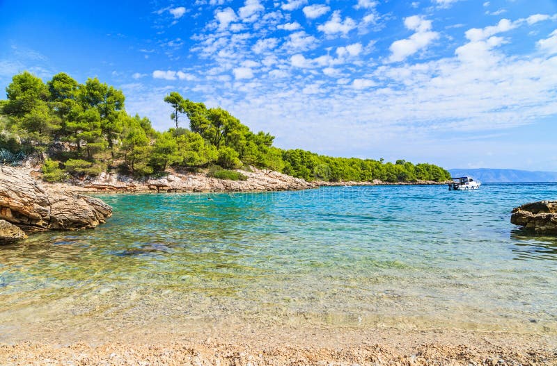 Mare Adriatico, Spiaggia Rocciosa, Paesaggio Pulito Della Regione ...