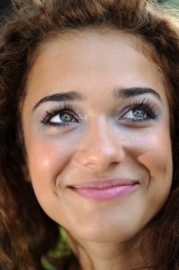 Bella ragazza fotografia stock. Immagine di eleganza - 12990748