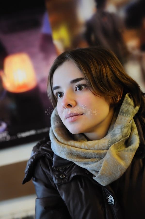 Bella ragazza immagine stock. Immagine di bellezza, ragazza - 19153475