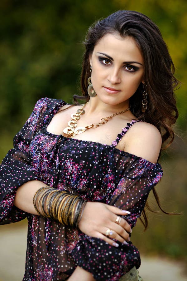 Bella ragazza fotografia stock. Immagine di bellezza - 23615008