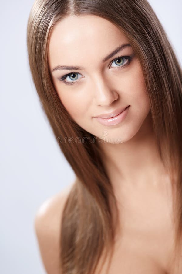 Ritratto di bella ragazza fotografia stock. Immagine di trucco - 32701214