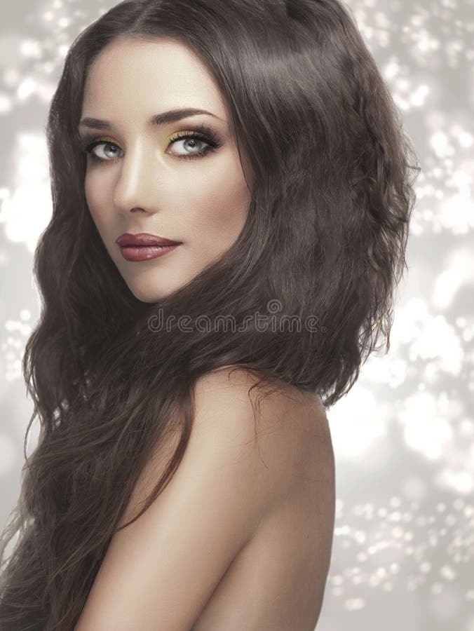 Bella ragazza immagine stock. Immagine di attraente, brunetta - 29439161