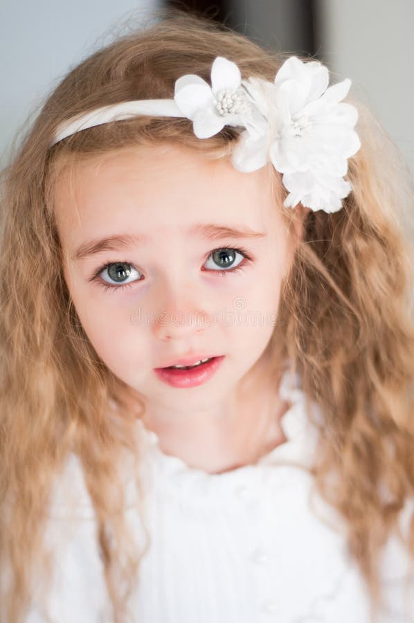 Bella Ragazza Bionda Adorabile Immagine Stock - Immagine di bello ...