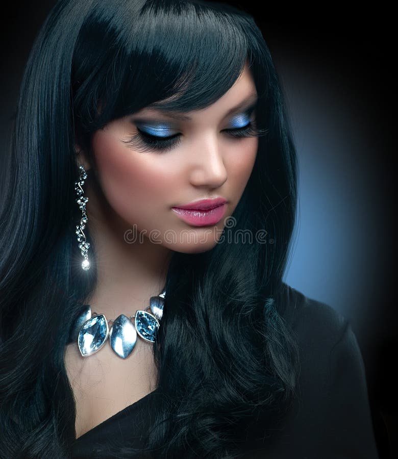 Bella ragazza bruna immagine stock. Immagine di estetiche - 25269153