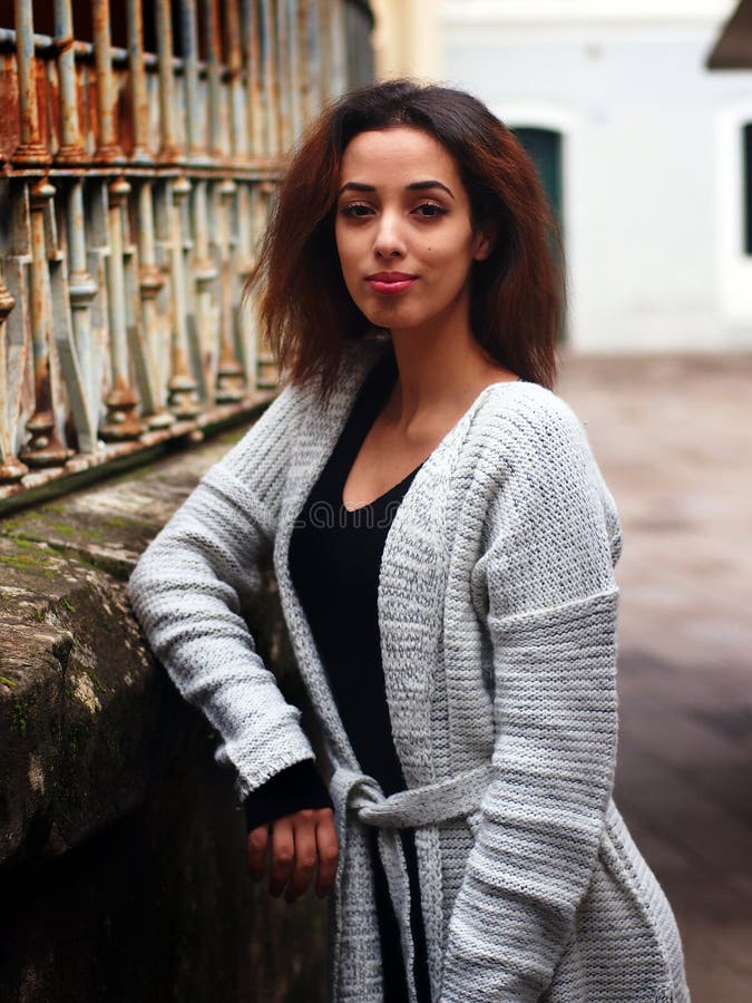 Bella Ragazza Marocchina a Padova Immagine Stock - Immagine di talloni ...