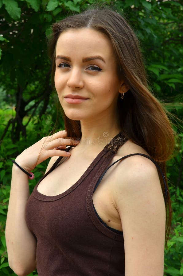 Bella ragazza russa fotografia stock. Immagine di felicità - 46735920