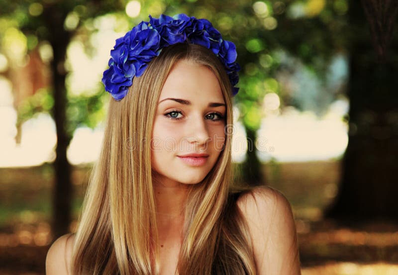 Bella Ragazza Ucraina in Costume Immagine Stock - Immagine di bello ...