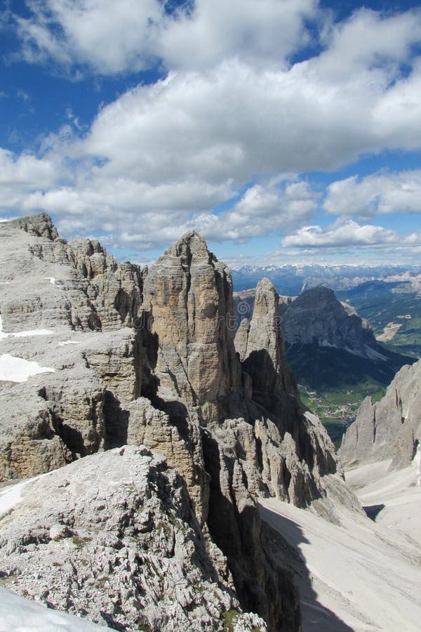 Belle rocce delle dolomia immagine stock. Immagine di alto - 59320077