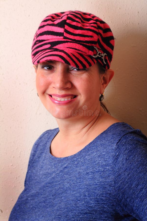 Bella signora Wearing Hat immagine stock. Immagine di ragazza - 36371003