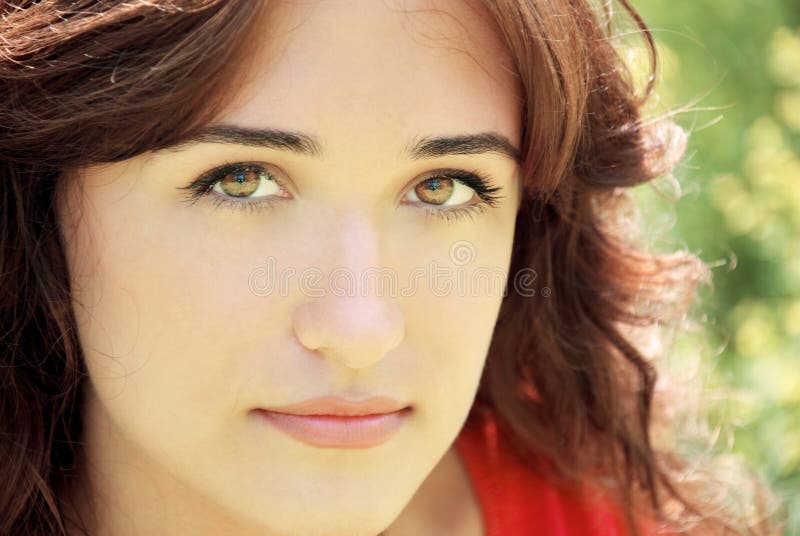 Giovani donne bellissime immagine stock. Immagine di capelli - 9835209