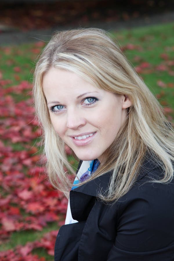 Belle Femelle Blonde Enceinte Image stock - Image du nature, abdomen ...