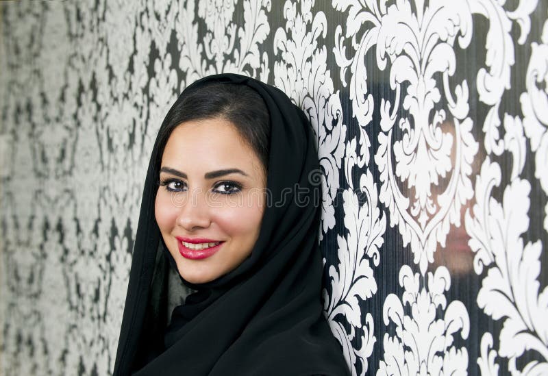 Belle femme Arabe sûre image stock. Image du beau, oriental - 45723549