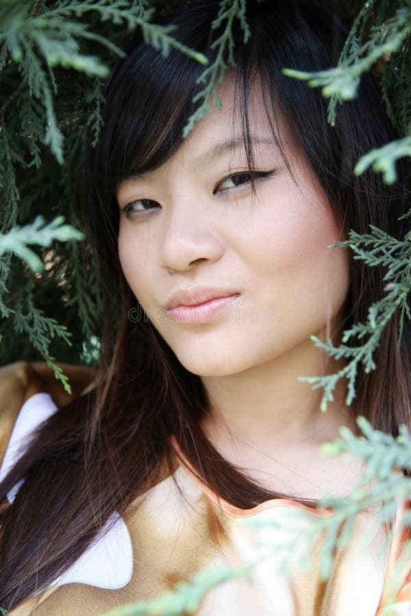 Fille Asiatique Sexy Regardant Le Visualisateur Photo Stock Image Du