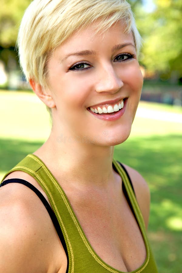 Beau Sourire Blond Toothy Image Stock Image Du Mode Beauté 9726995