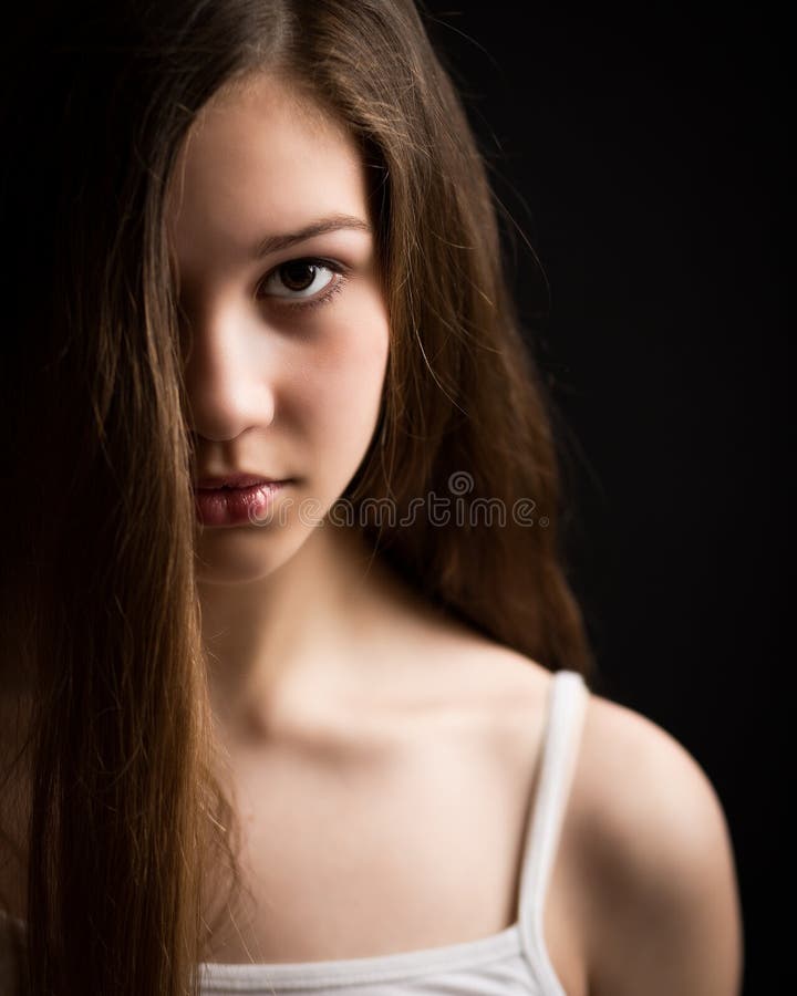 Belle Fille De Ladolescence Avec Lépaule Nue Image Stock Image Du