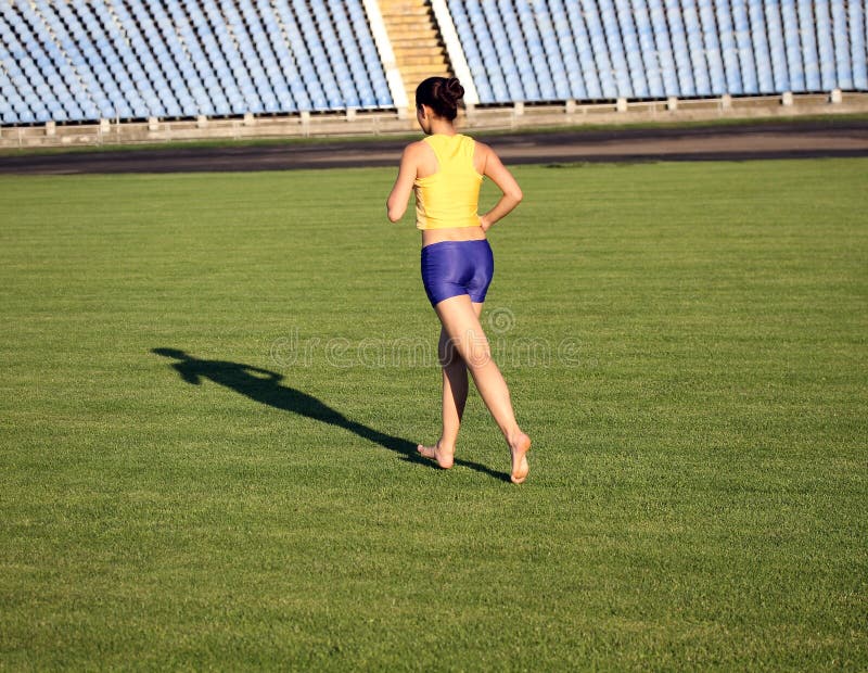 Belle fille de sport photo stock. Image du destination - 27802252