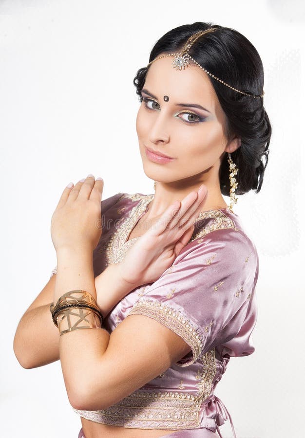 Belle Fille Indienne De Coiffure Image stock - Image du noir, indien ...