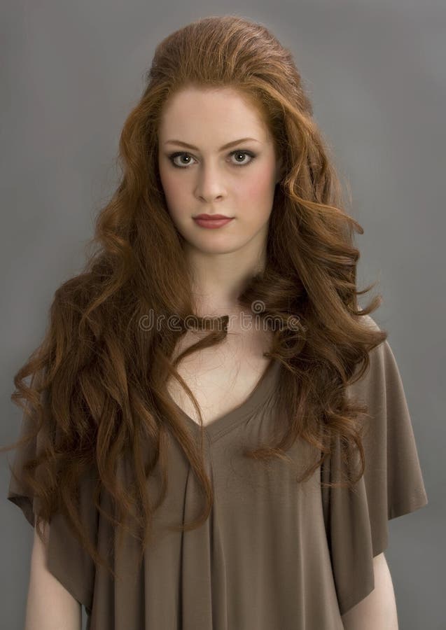 Belle fille rousse image stock. Image du modèle, normal - 15545603