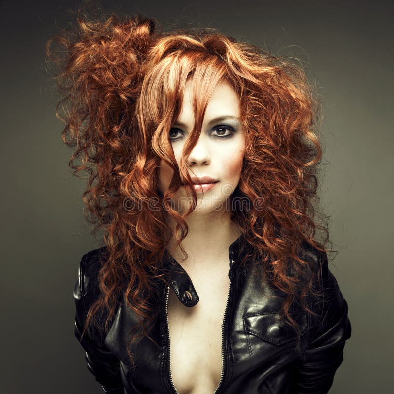 Belle fille rousse photo stock. Image du fuselage, bouclé - 16722254