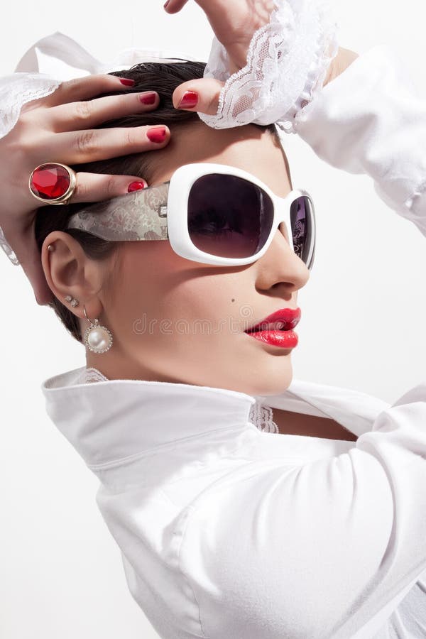 Belle Giovani Donne Alla Moda Immagine Stock - Immagine di lifestyles ...