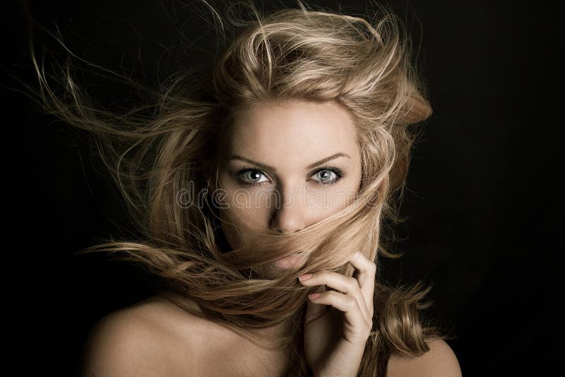 Belle Jeune Fille Avec Beaucoup De Cheveu Photo Stock Image Du