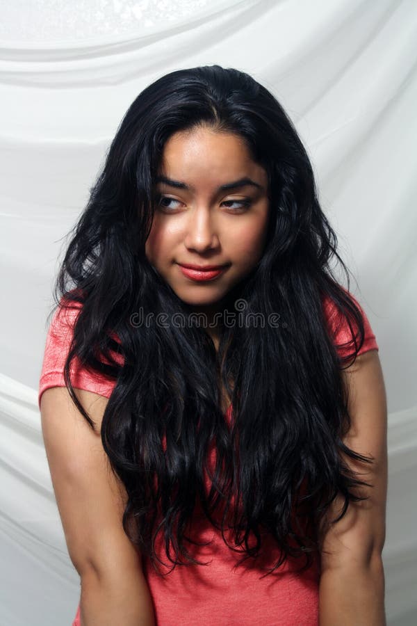 Belle Latina, Brut Versus Retouché Image stock - Image du latin, fermer ...