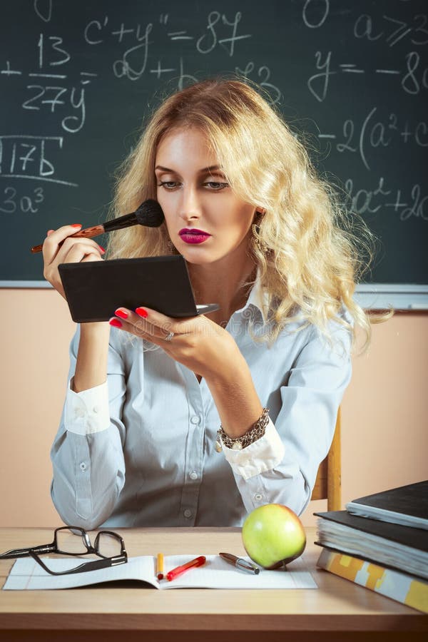 Beau jeune professeur sexy photo stock. Image du fille - 39690836