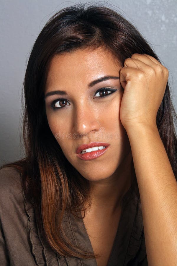 Belle Latina, Crue Contre Retouché Image stock - Image du latin, fermer ...