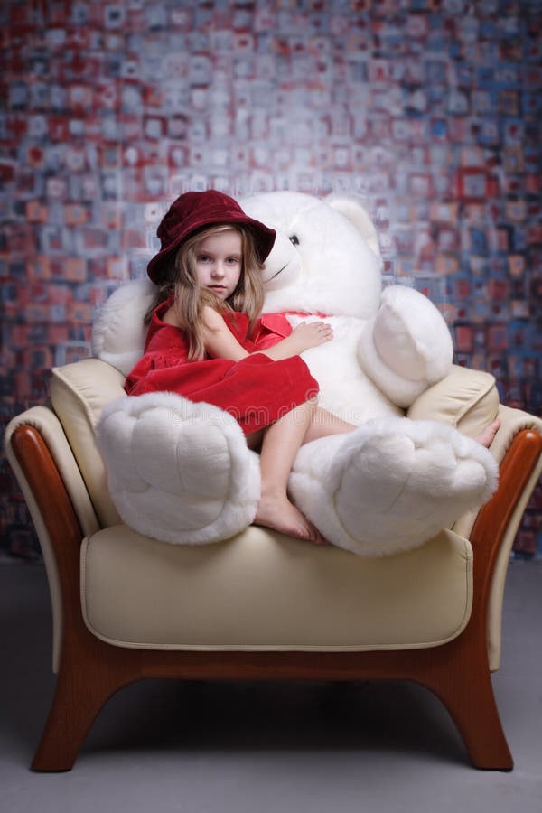 Belle petite fille. photo stock. Image du enfant, joie - 6818884