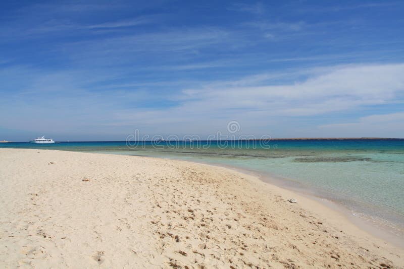 Belle plage image stock. Image du rêve, ressource, plongée - 1077103