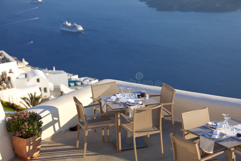 Belle Terrasse De Restaurant Avec La Vue De Mer Image stock - Image du ...