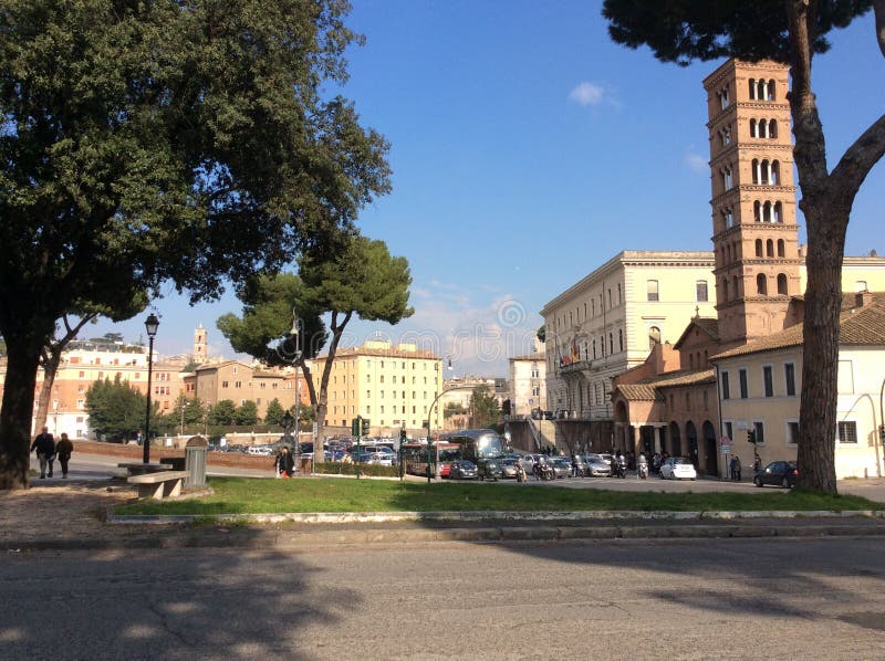Belle Vecchie Finestre a Roma (Italia) Fotografia Stock Editoriale ...