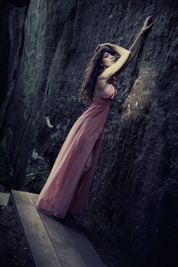 Belleza Imponente En Una Alineada De Moda Imagen de archivo - Imagen de ...