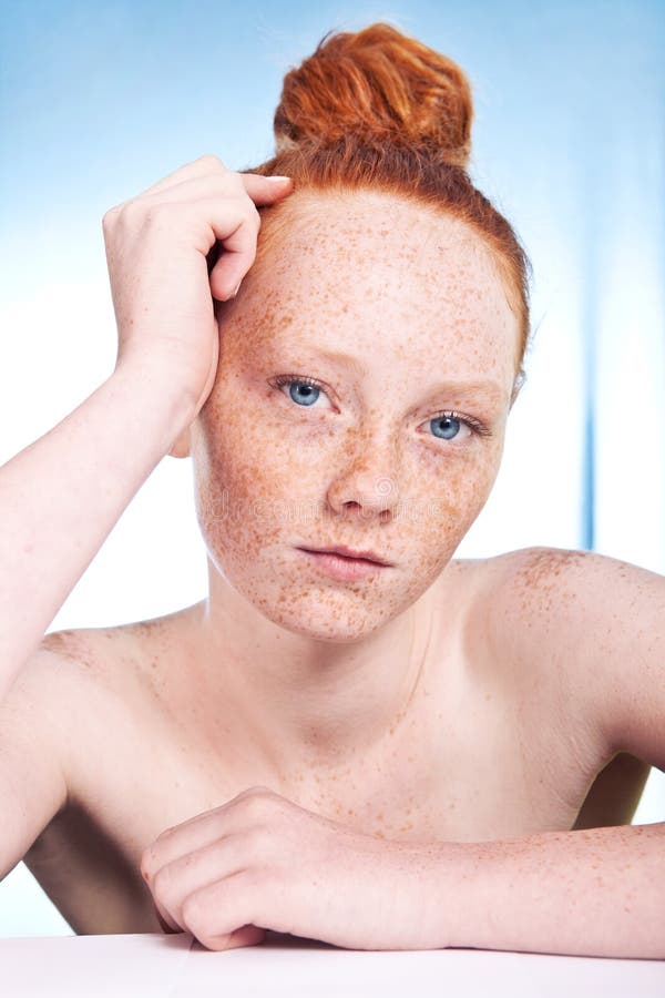 Belleza pecosa foto de archivo. Imagen de pelo, sano - 25846782