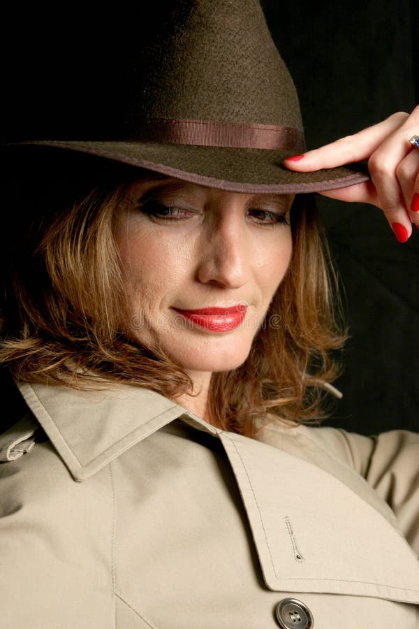 Gente Reservada La Mujer Joven Y El Hombre Que Miran Uno A Que Dice ...