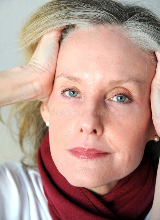 Bellezza Femminile Matura Classica. Immagine Stock - Immagine di adulto ...